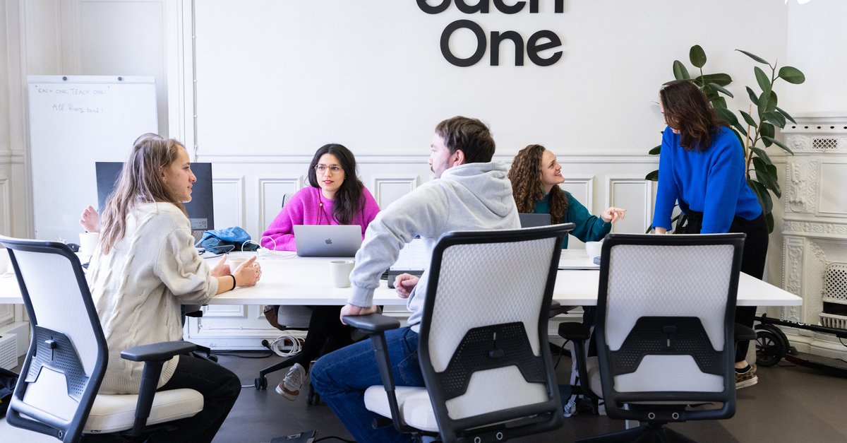 each One : photos, vidéos, recrutement