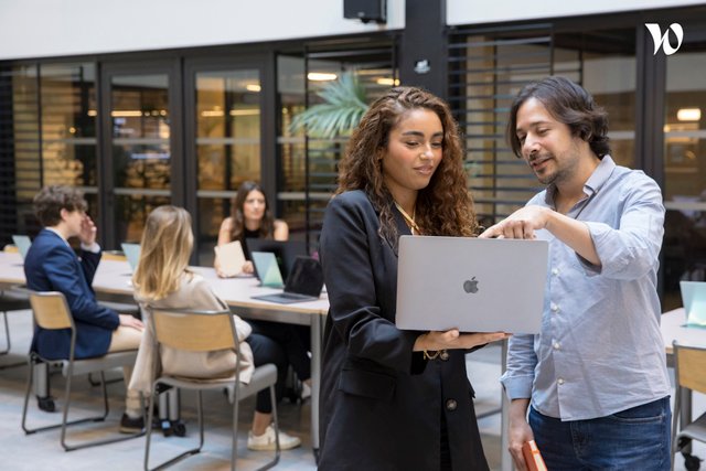 AlumnEye : photos, vidéos, recrutement