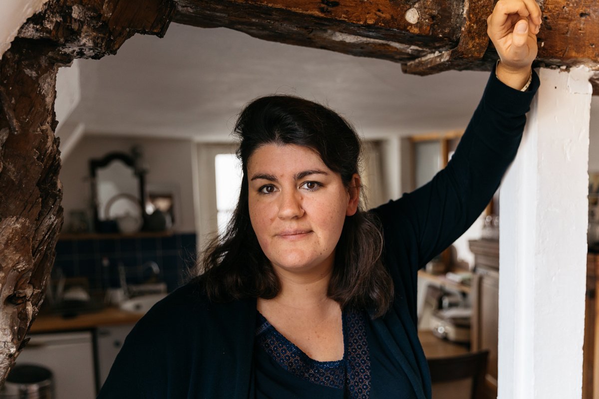 Anna Roy, sage-femme, se bat pour son métier