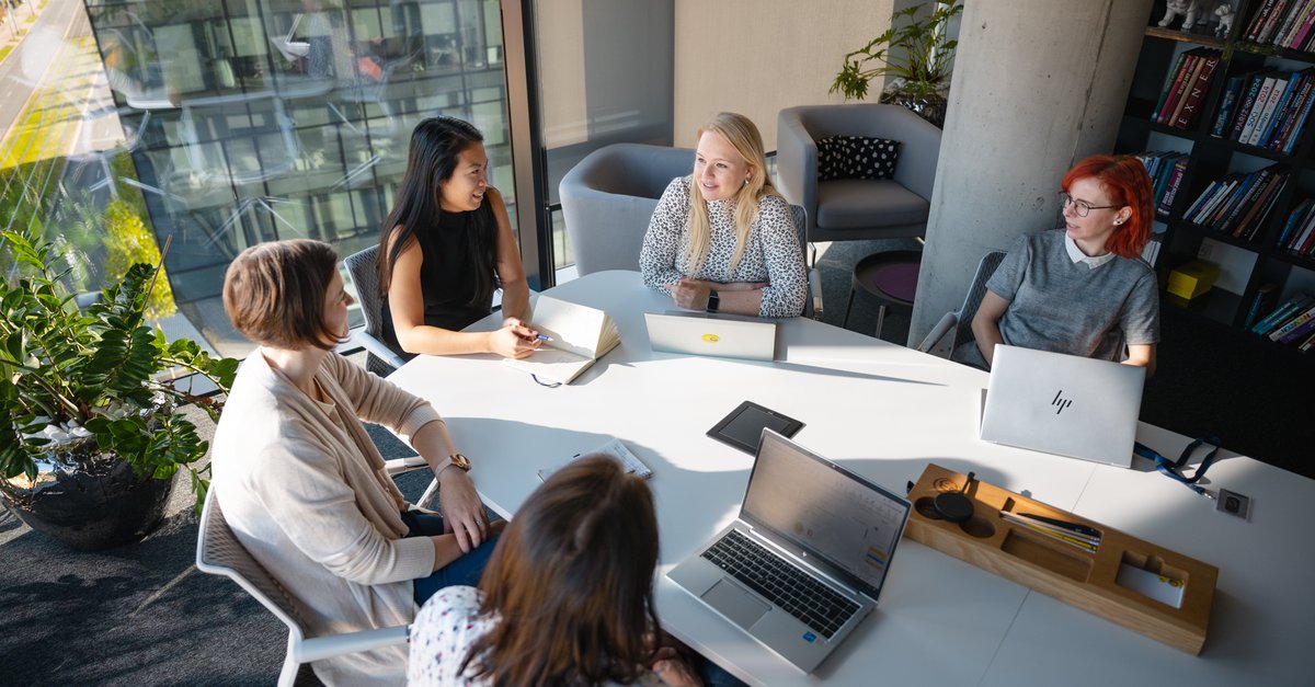 Sazka: fotky, videa a kariéra